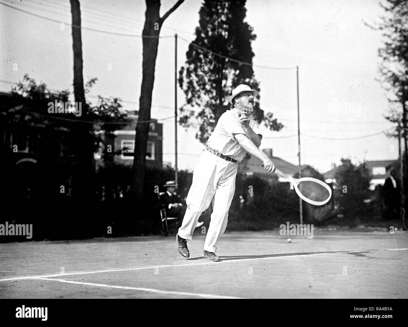 Playing tennis 1910s hi-res stock photography and images - Alamy