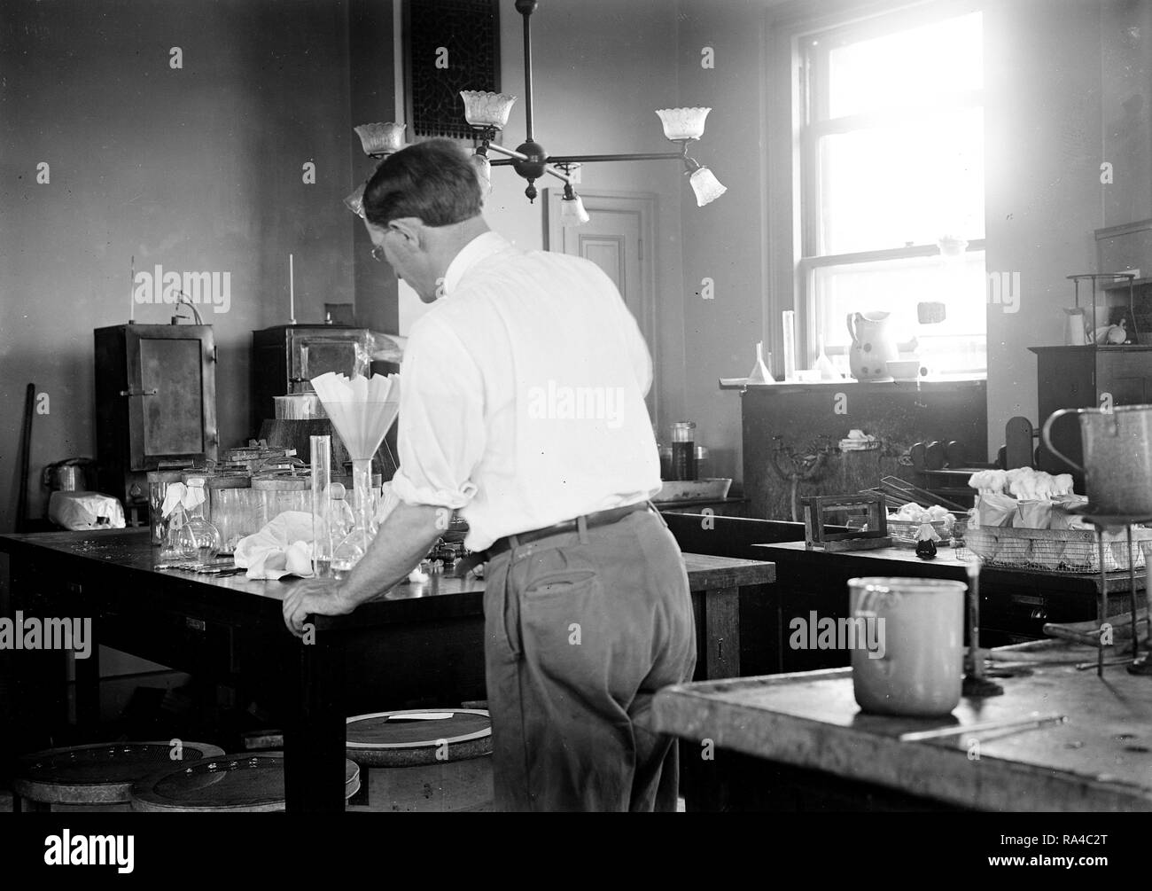 Early 1900s Laboratory High Resolution Stock Photography and Images - Alamy