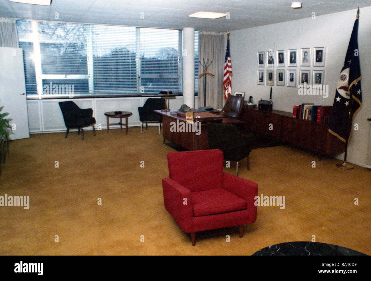 1970s chancery office buildings hi-res stock photography and images - Alamy