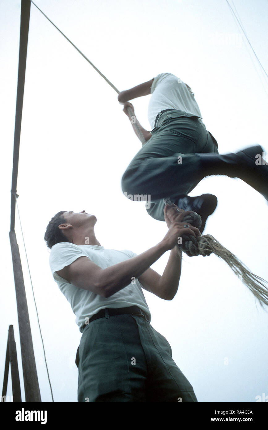 Army basic training course hi-res stock photography and images - Alamy