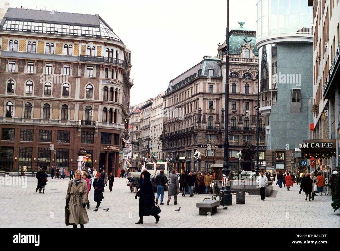 Chancery office building 1990 vienna hi-res stock photography and ...