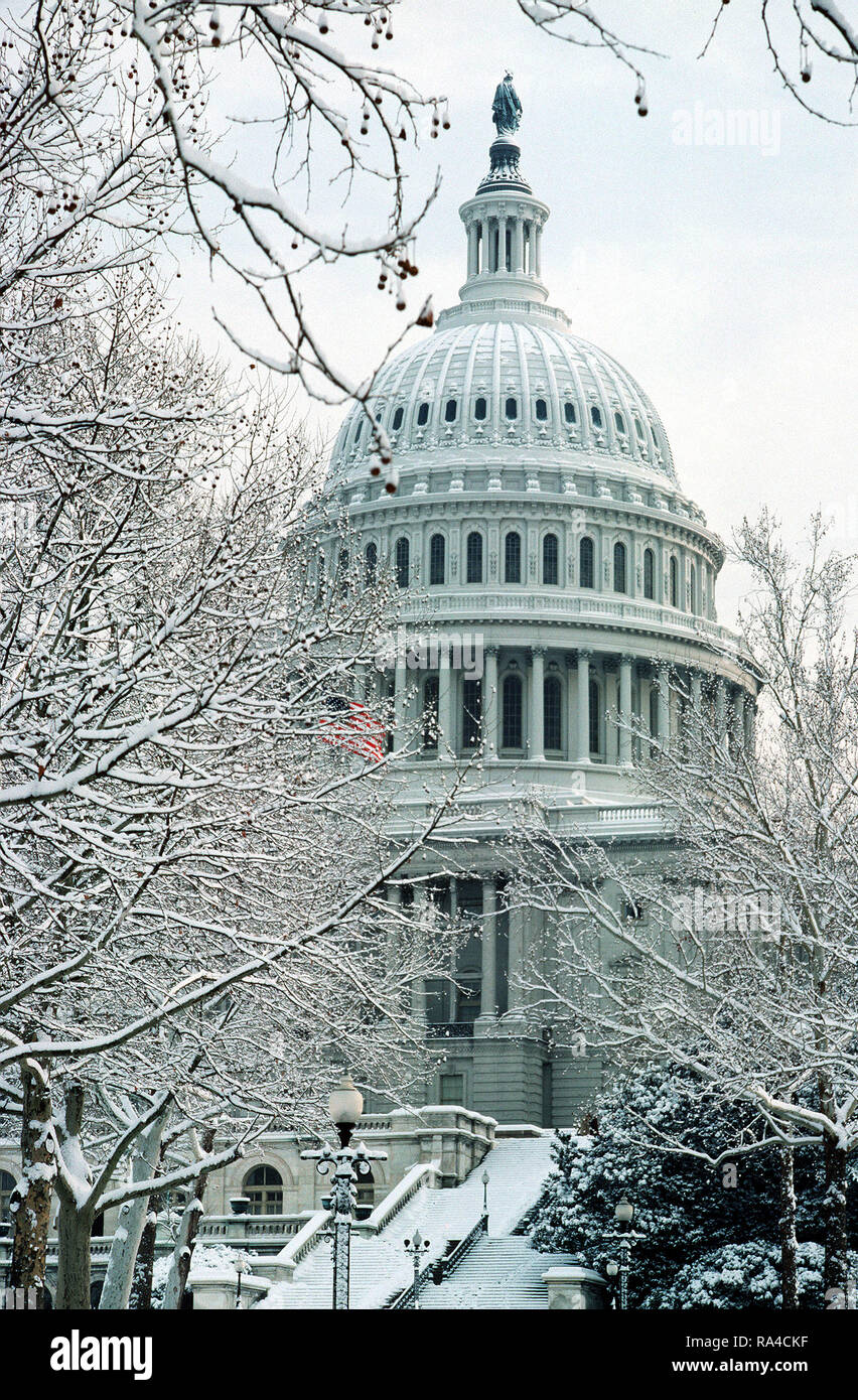 1970s united states capitol building hi-res stock photography and ...