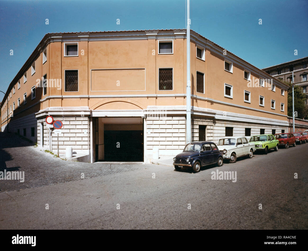 Rome - Annex Office Building - 1980 Stock Photo - Alamy