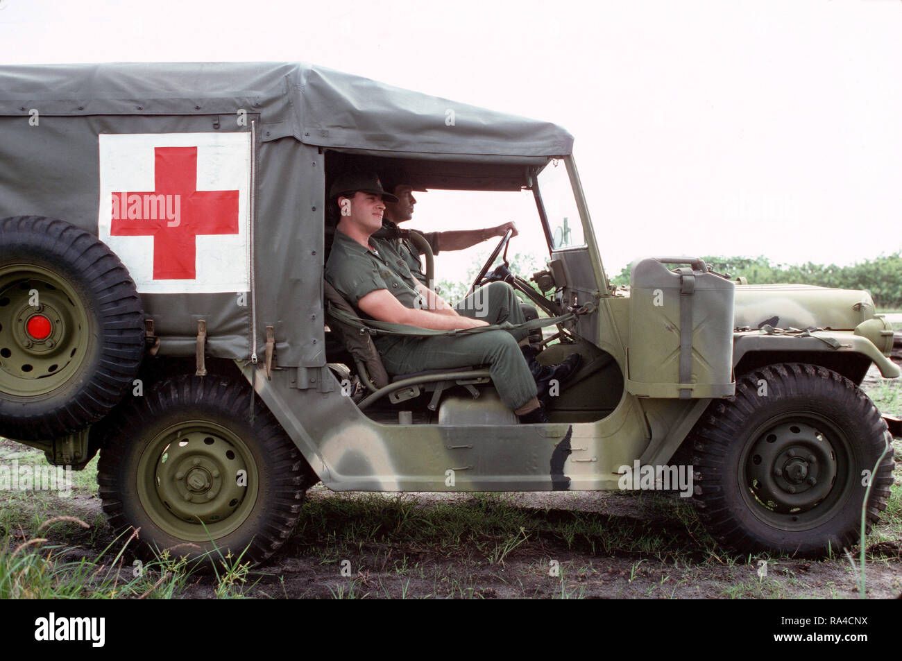 Army medics hi-res stock photography and images - Alamy