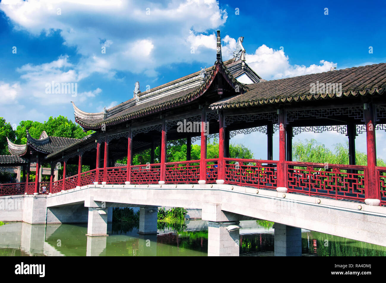Small chinese bridge hi-res stock photography and images - Alamy