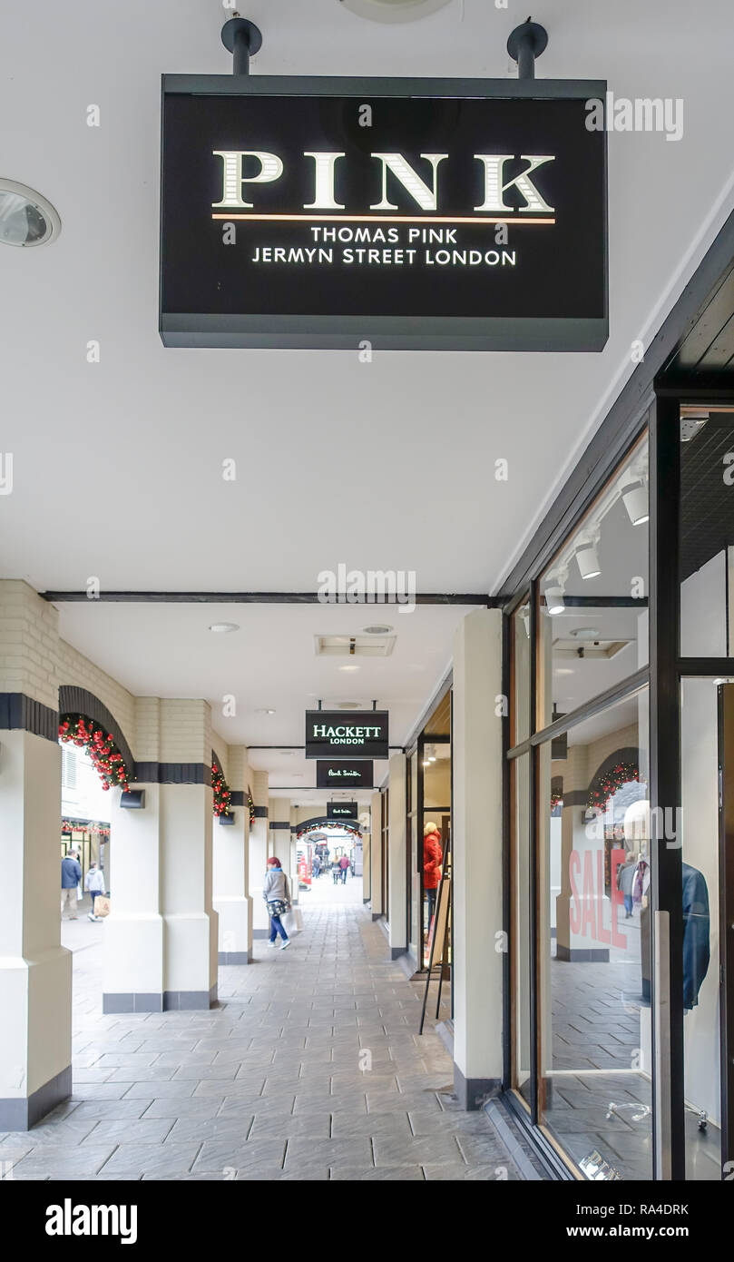 Shoppers at Cheshire Oaks Designer Retail Outlet at the January Sales ...