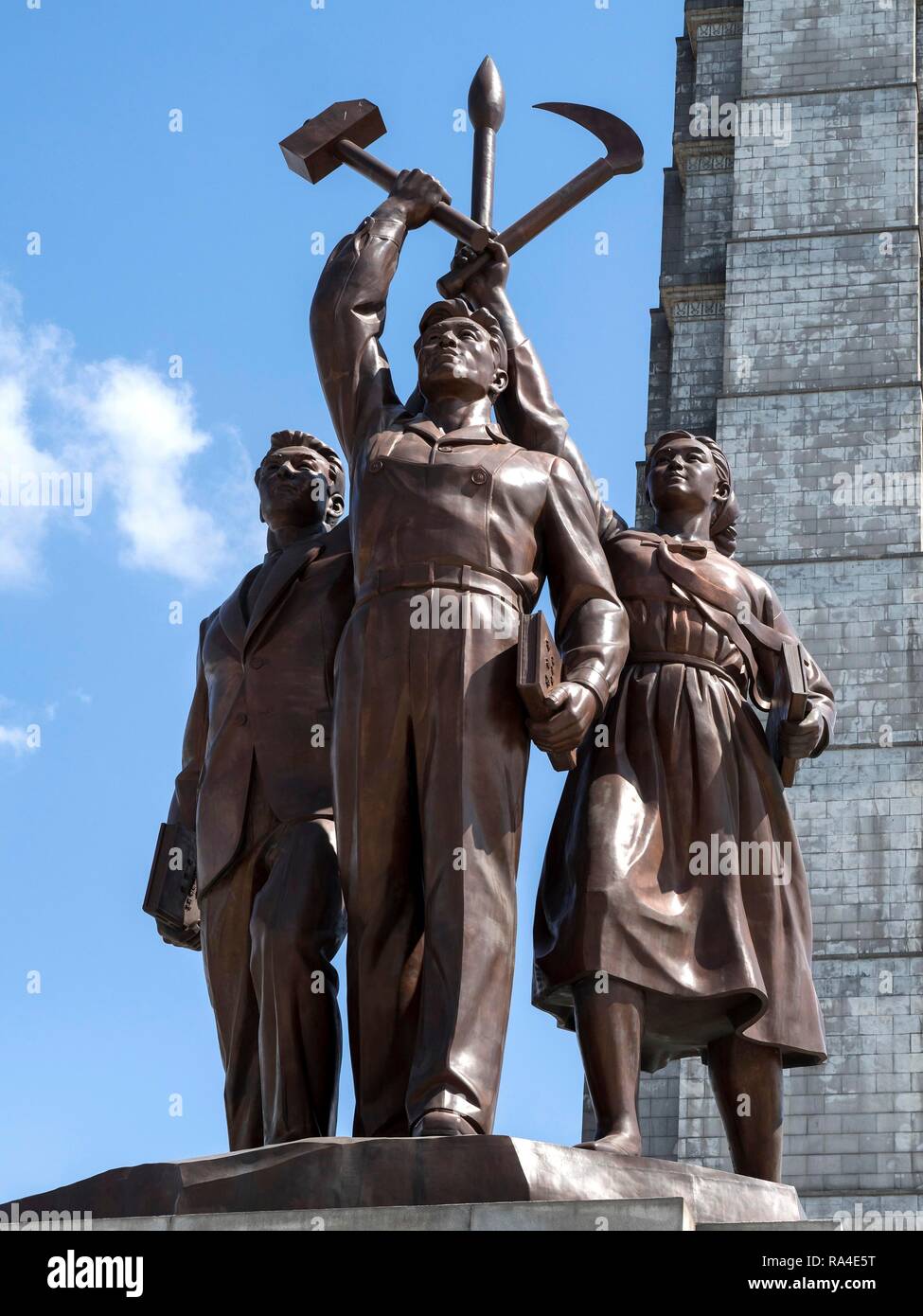 Juche tower statue pyongyang north hi-res stock photography and images ...
