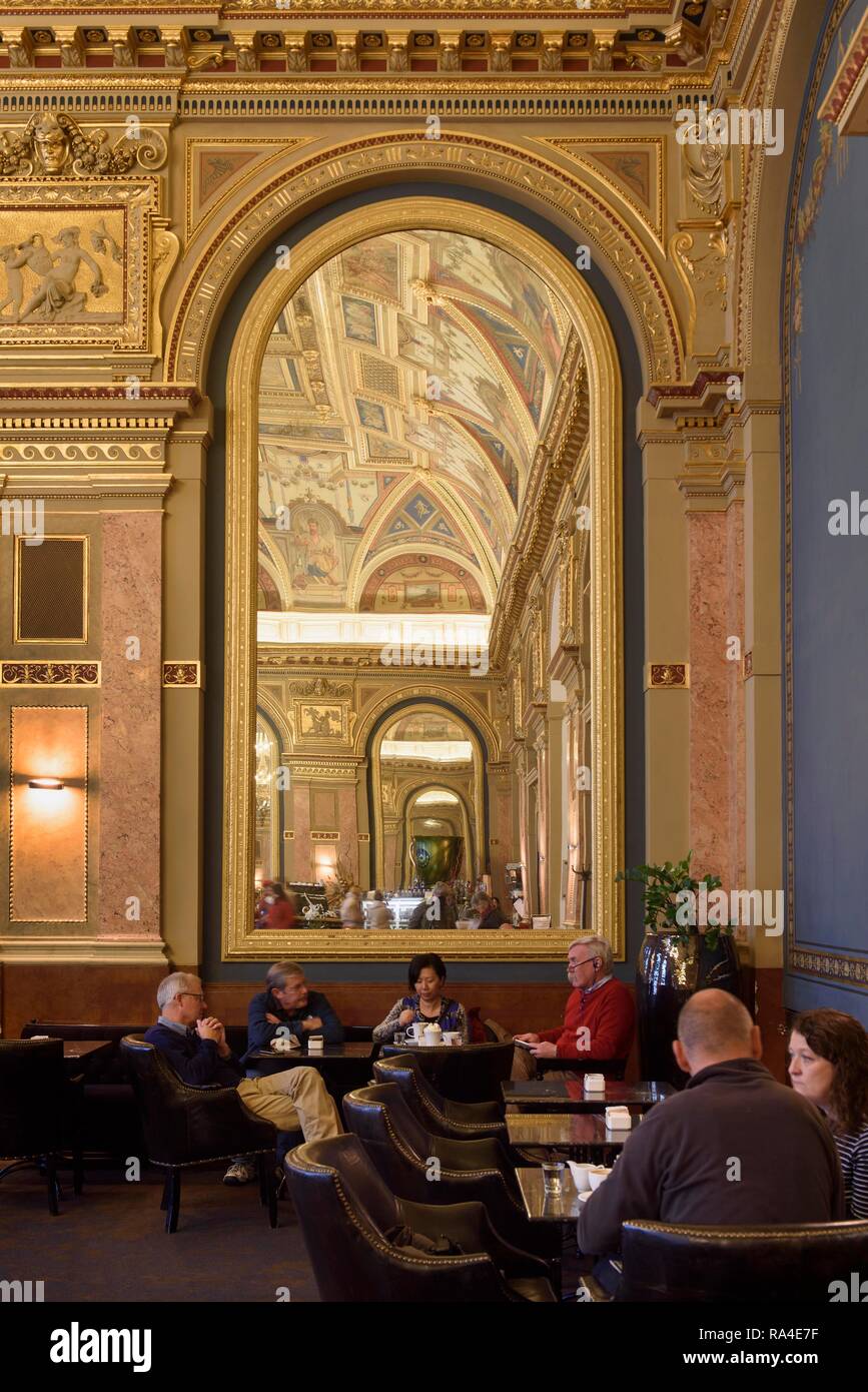 Former book store hi-res stock photography and images - Alamy