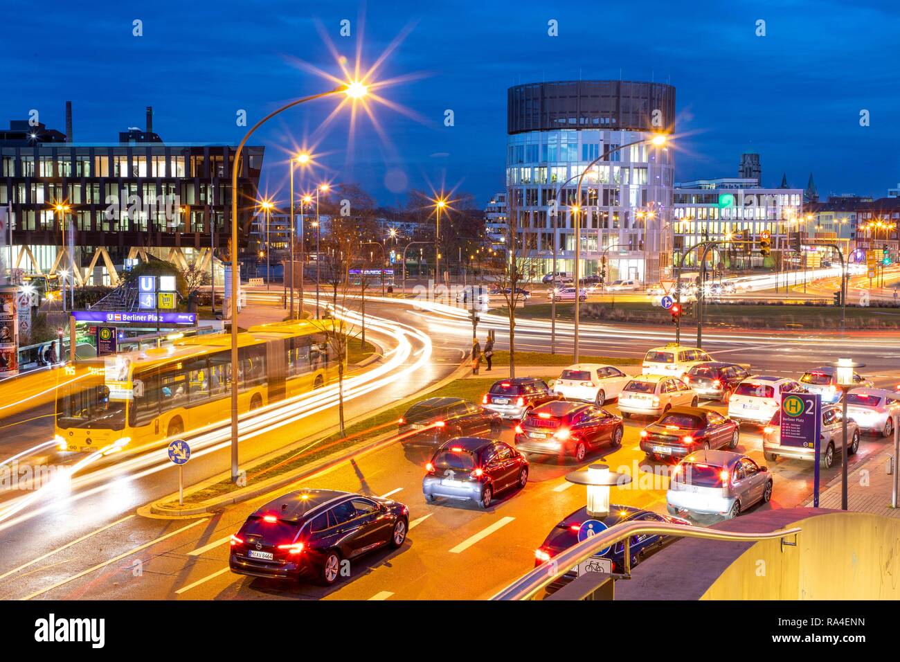 Evening city centre traffic in Essen, large intersection, roundabout ...