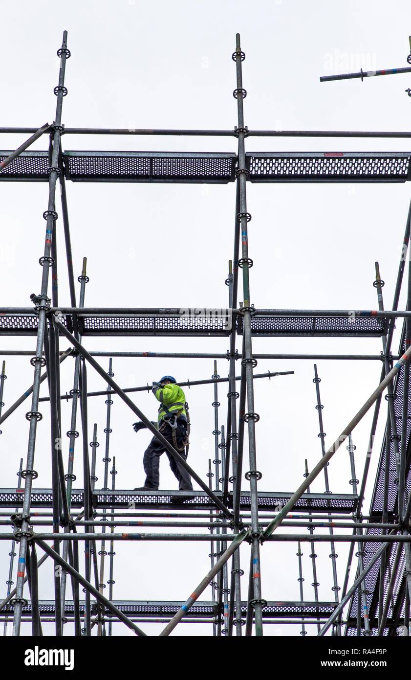 High altitude scaffolding hi-res stock photography and images - Alamy