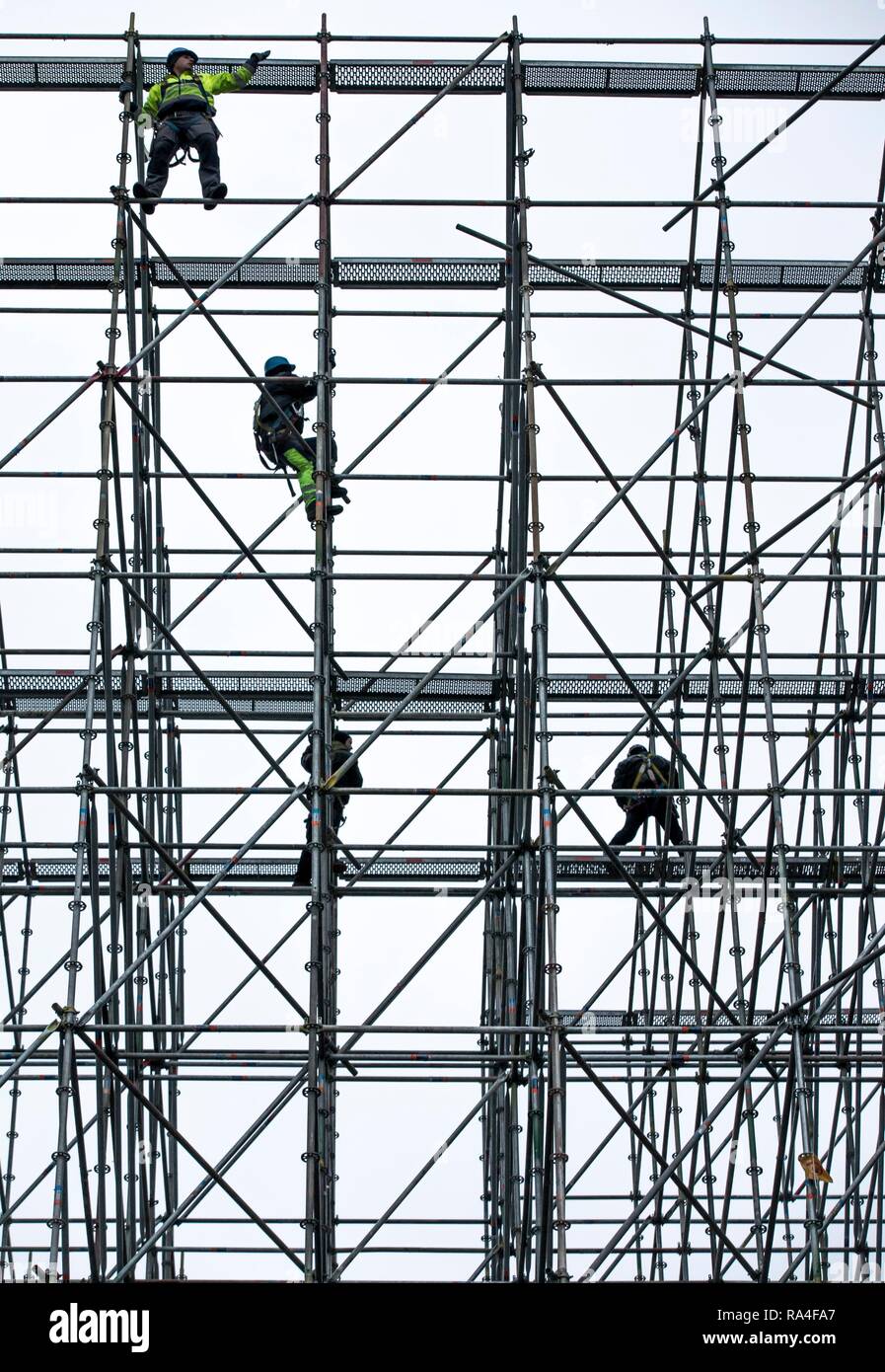 Four scaffolders hi-res stock photography and images - Alamy