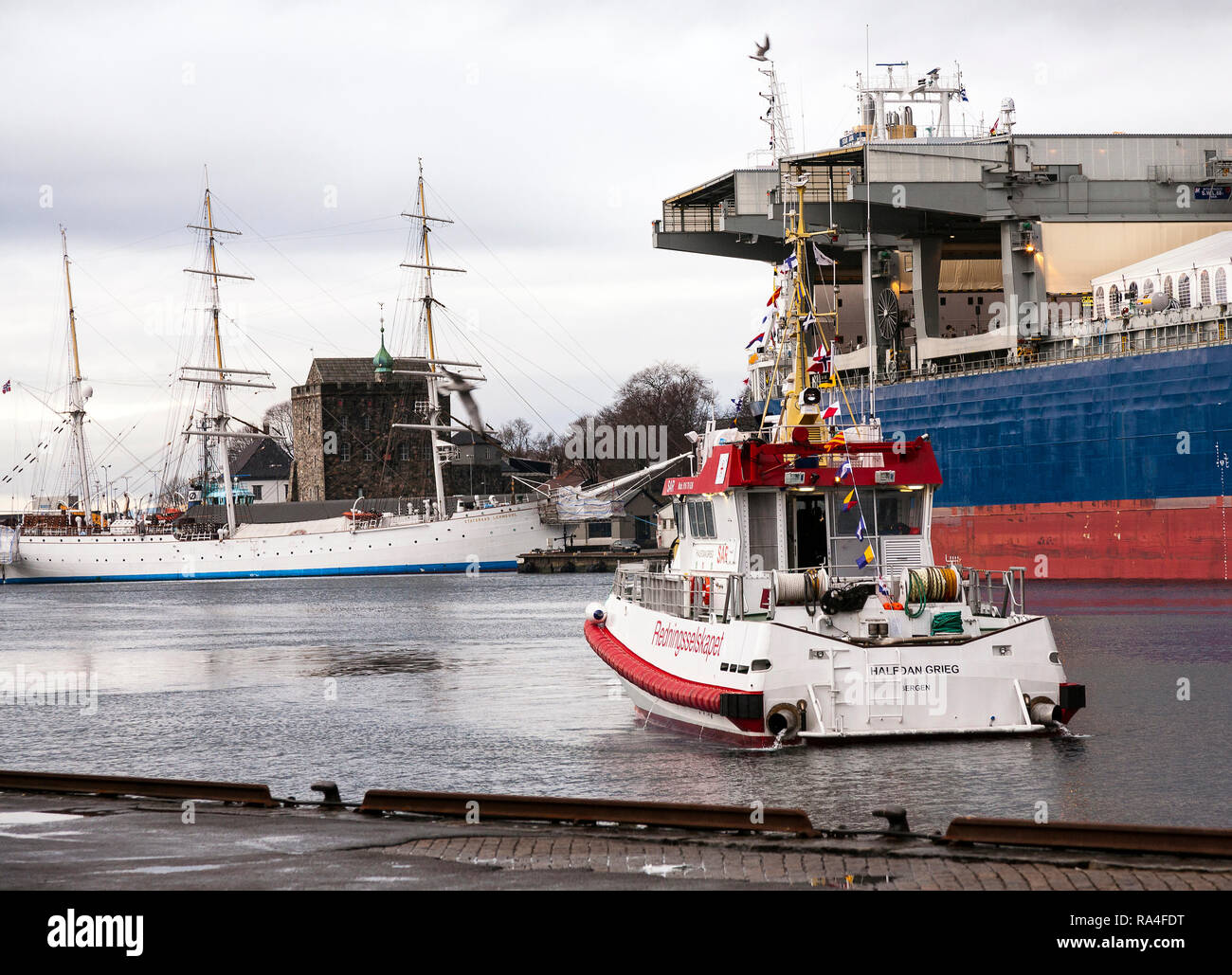 Sea Rescue vessel Halfdan Grieg in front of bulk carrier Star Java ...