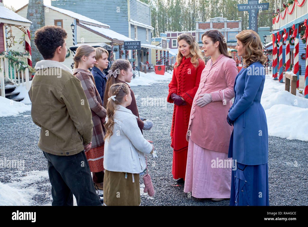 WHEN CALLS THE HEART, from left: Carter Ryan Evancic, Kadence Roach ...