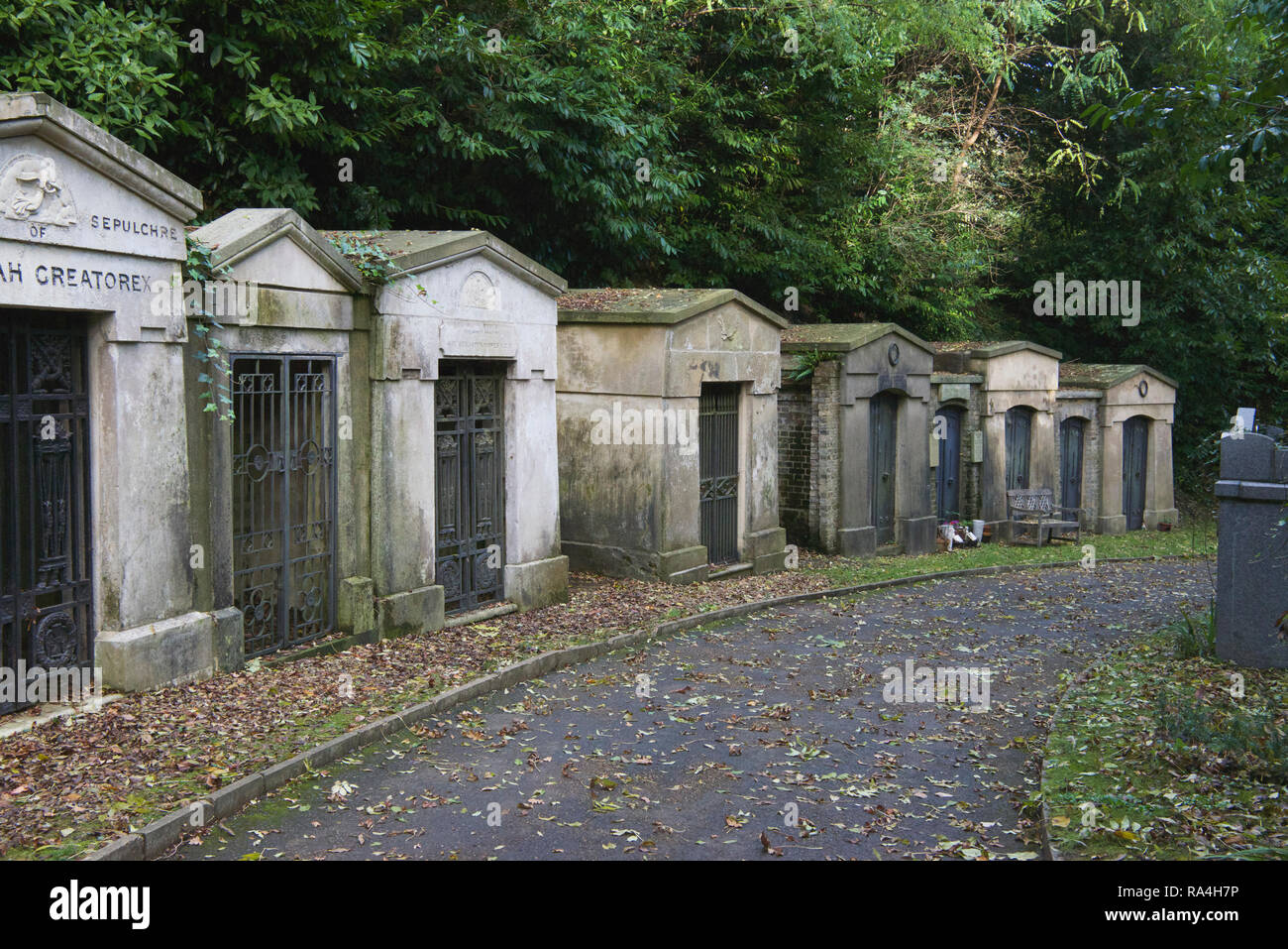 West highgate cemetery hi-res stock photography and images - Alamy