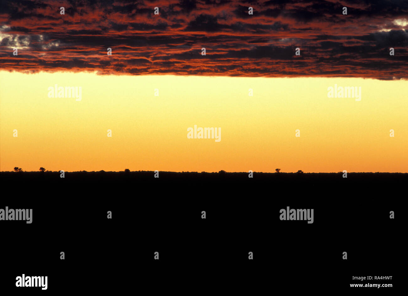 SUNSET OVER THE SIMPSON DESERT, CENTRAL AUSTRALIA Stock Photo - Alamy