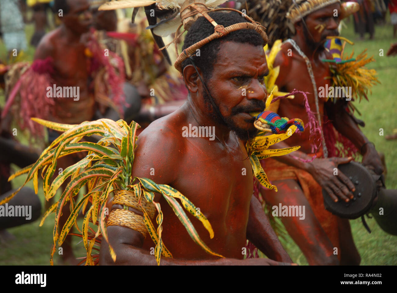 Papua new guinea women dancers hi-res stock photography and images - Alamy