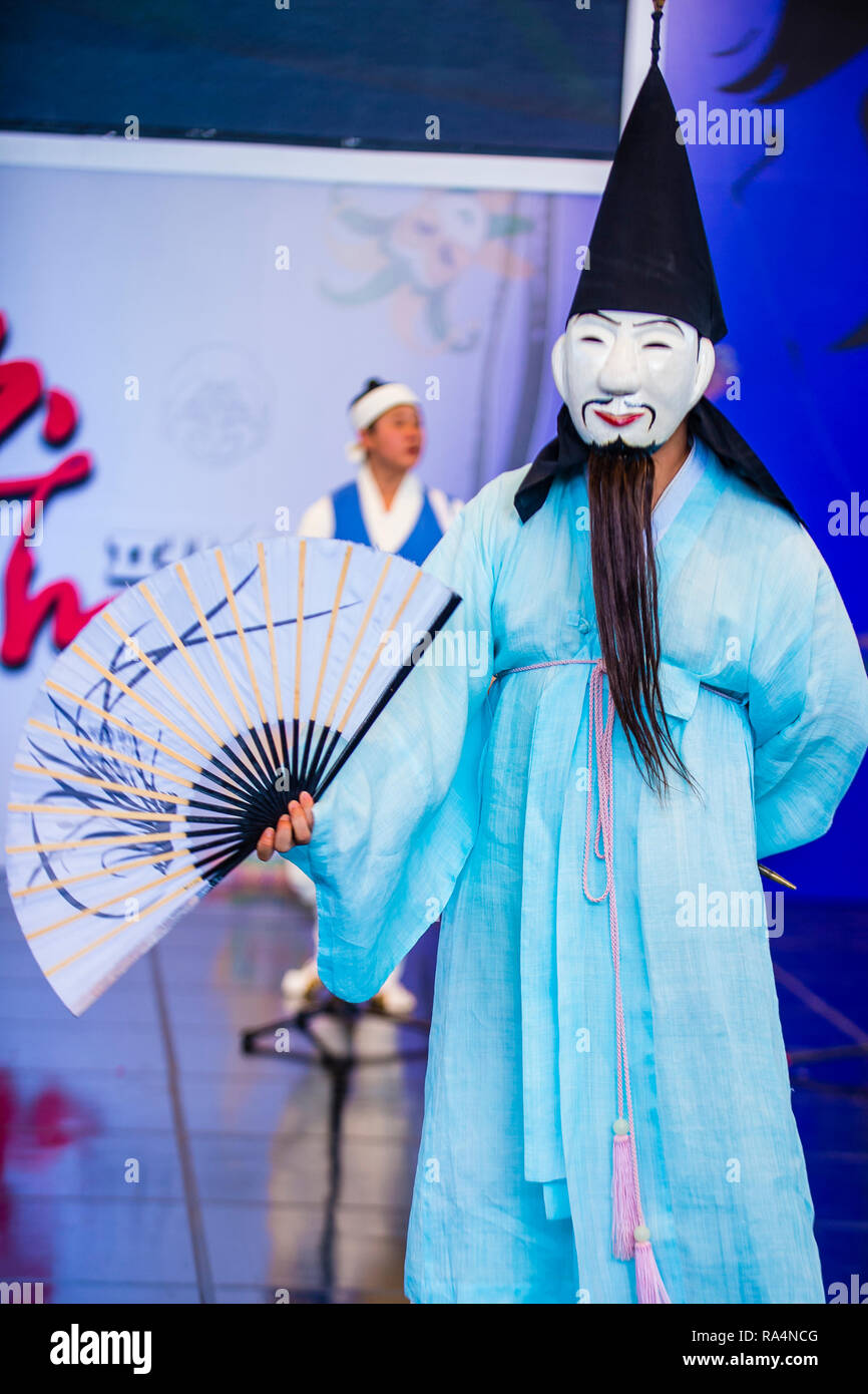 Actors performing the traditinal Korean Maskdance at Andong South Korea ...