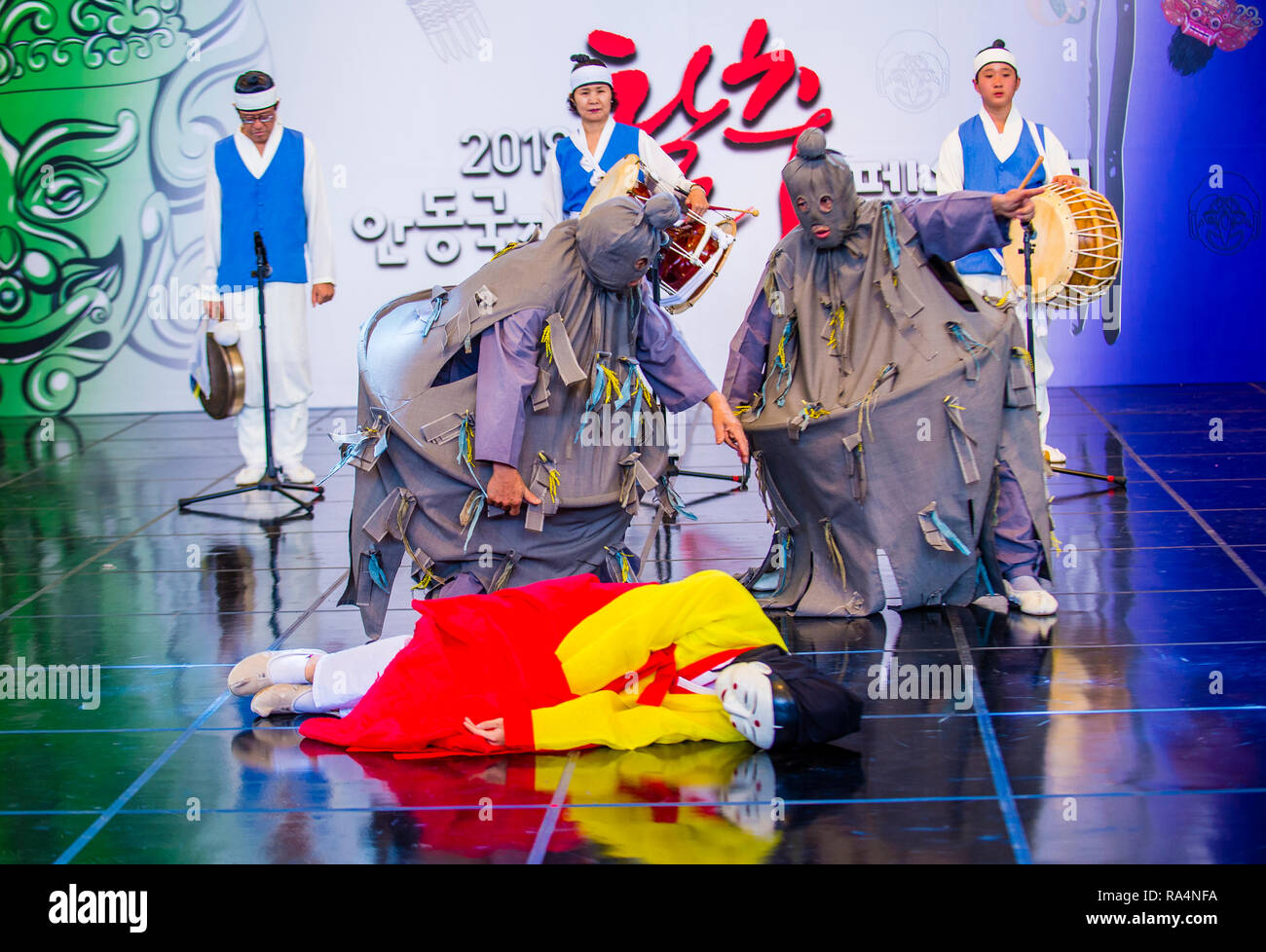Actors performing the traditinal Korean Maskdance at Andong South Korea ...