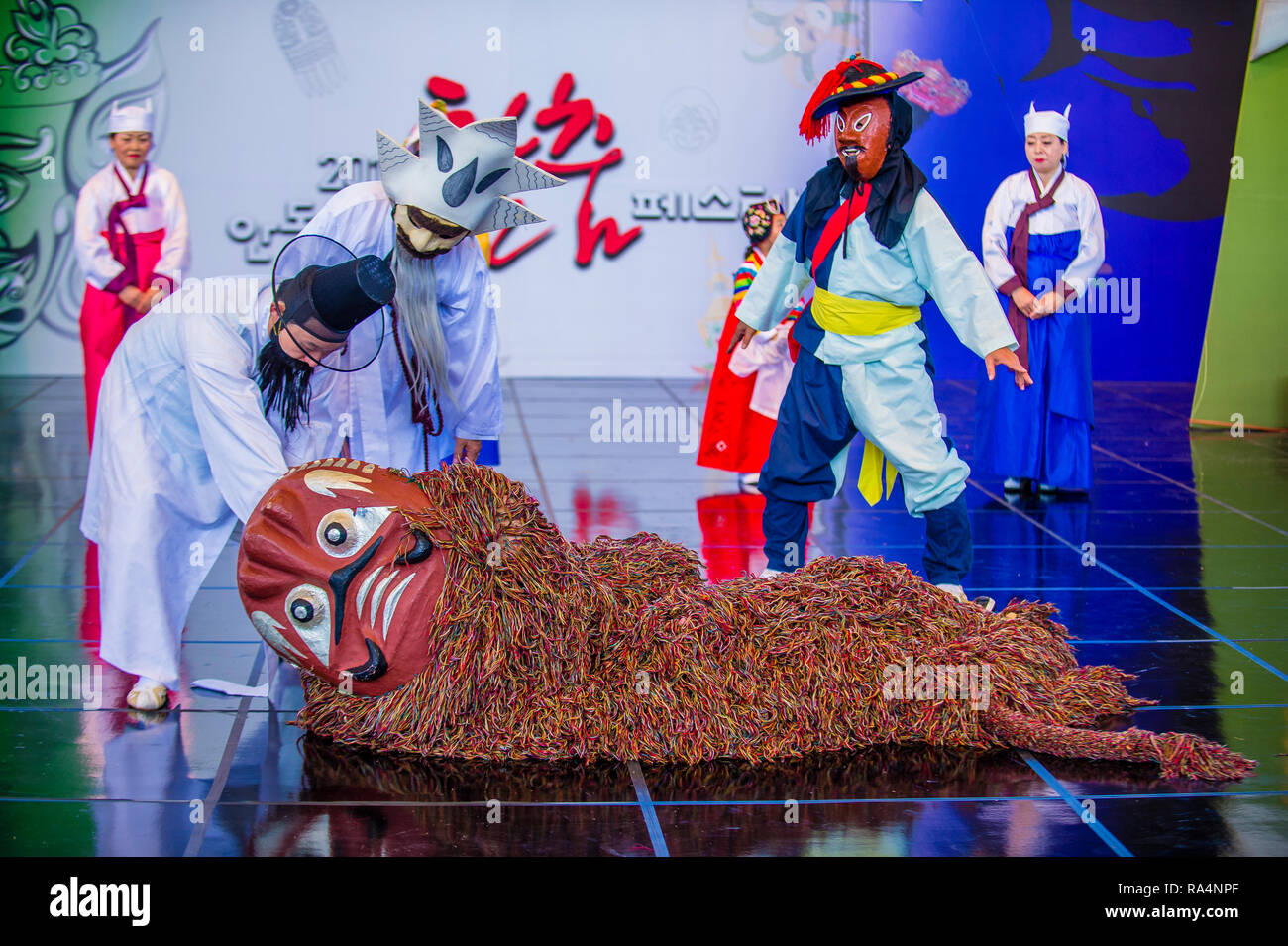 Actors performing the traditinal Korean Maskdance at Andong South Korea ...