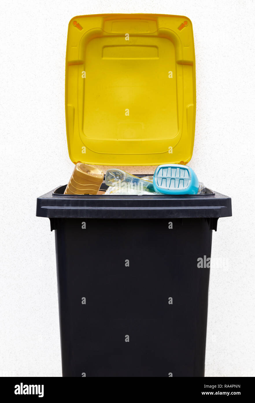 Garbage bin throw waste hi-res stock photography and images - Alamy