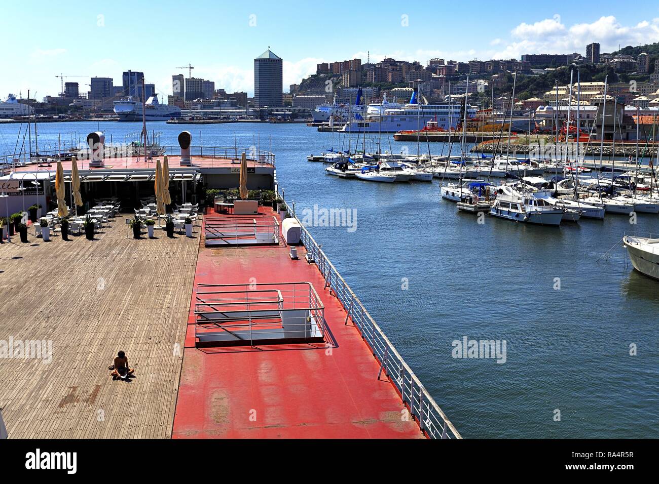 Downtown streets genova hi-res stock photography and images - Alamy