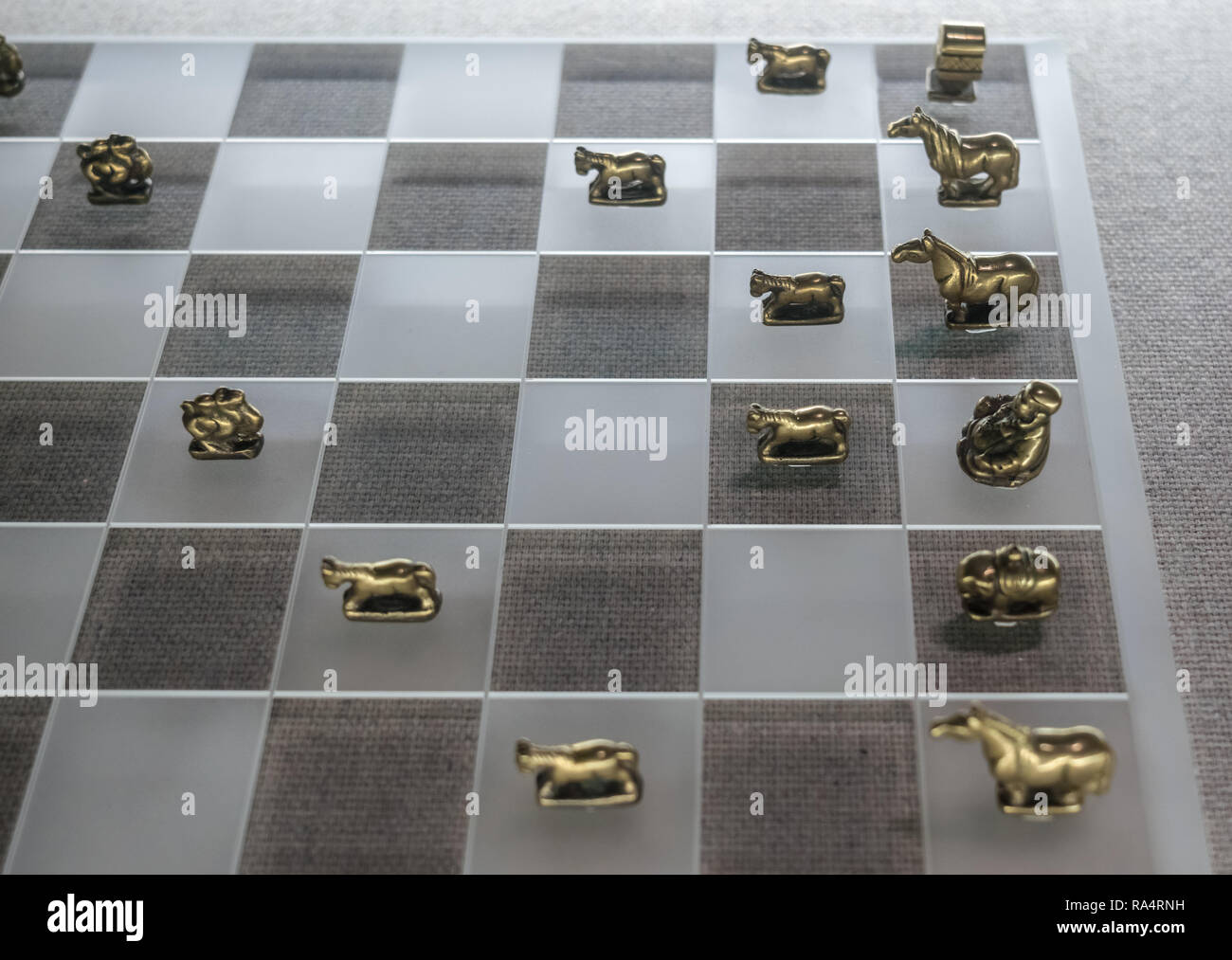 Ancient chess board hi-res stock photography and images - Alamy