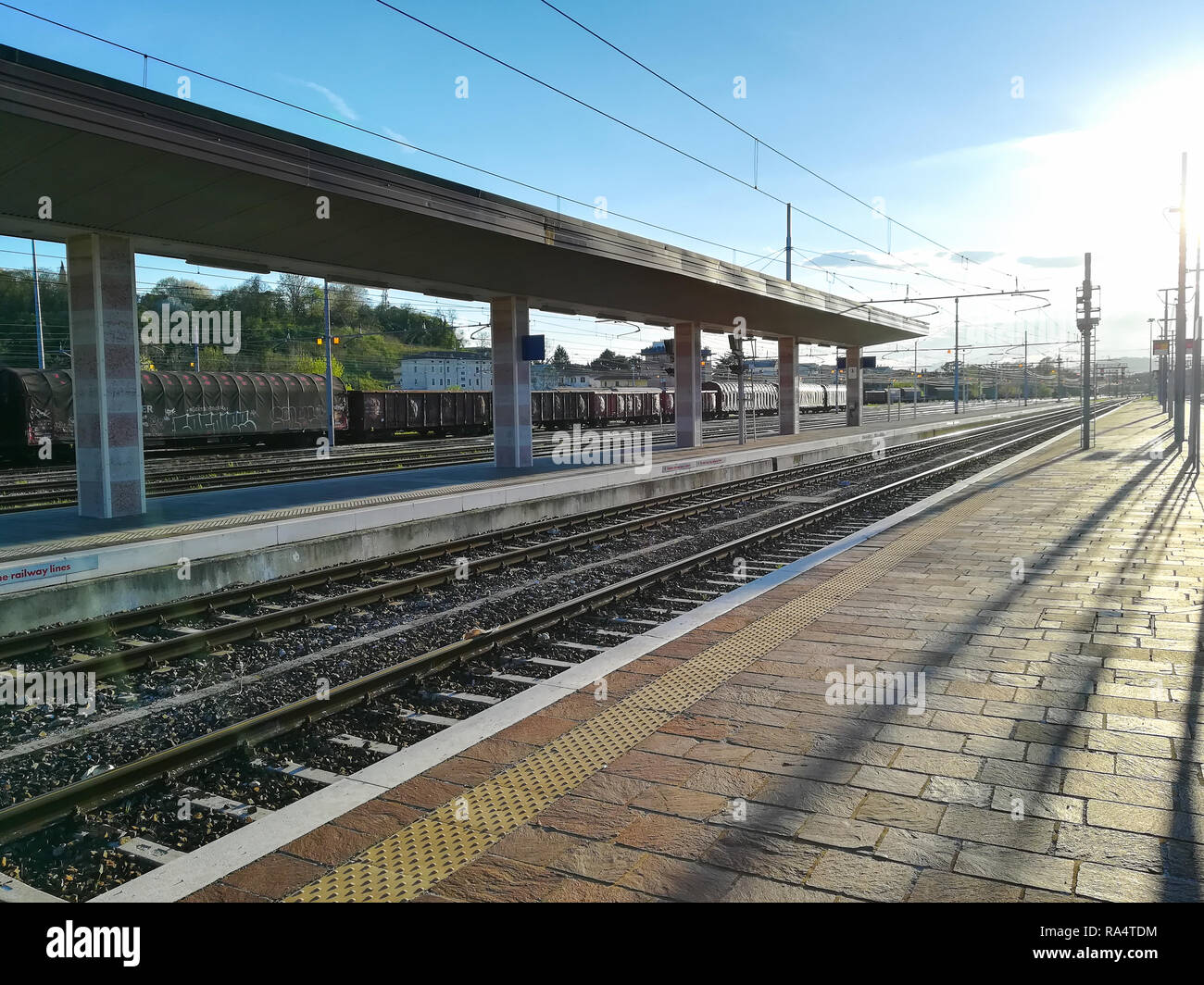 Train tracks perspective view. Transportation mode Stock Photo - Alamy