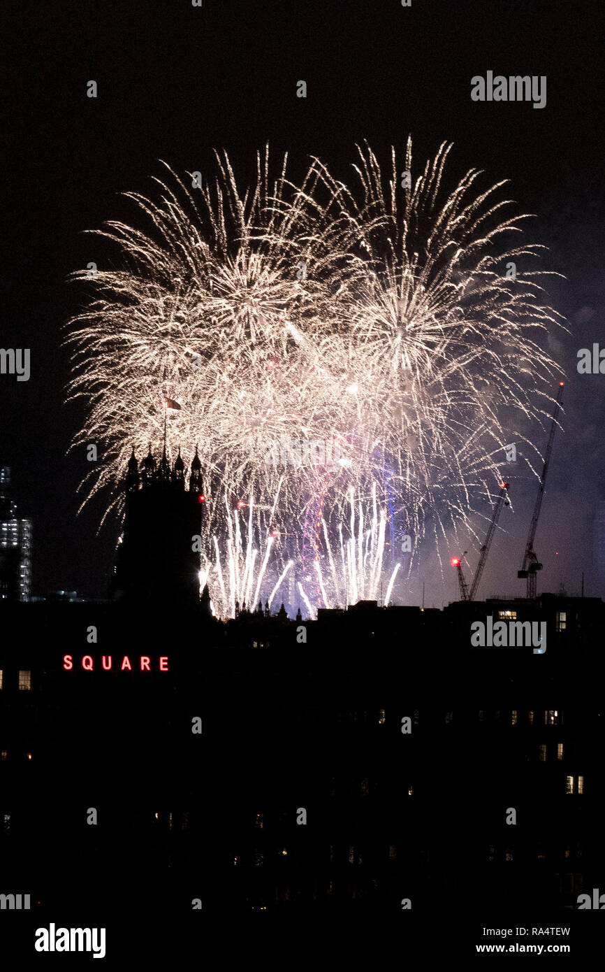 London eye nye fireworks hi-res stock photography and images - Alamy