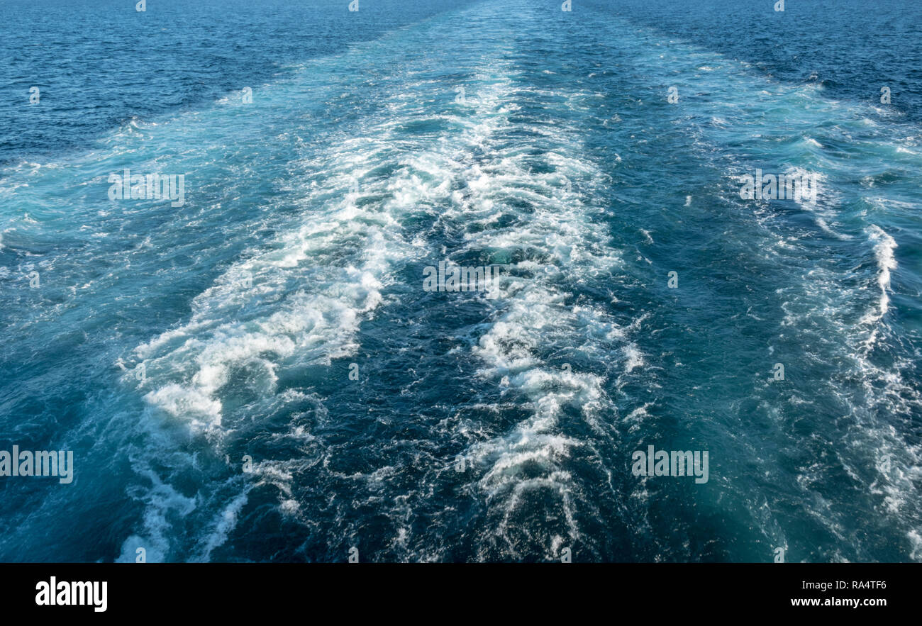 Cruise ship surf hi-res stock photography and images - Alamy