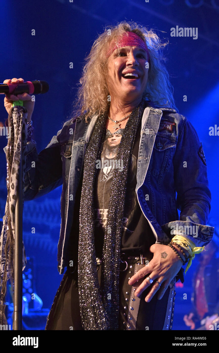 Garbo singer hi-res stock photography and images - Alamy