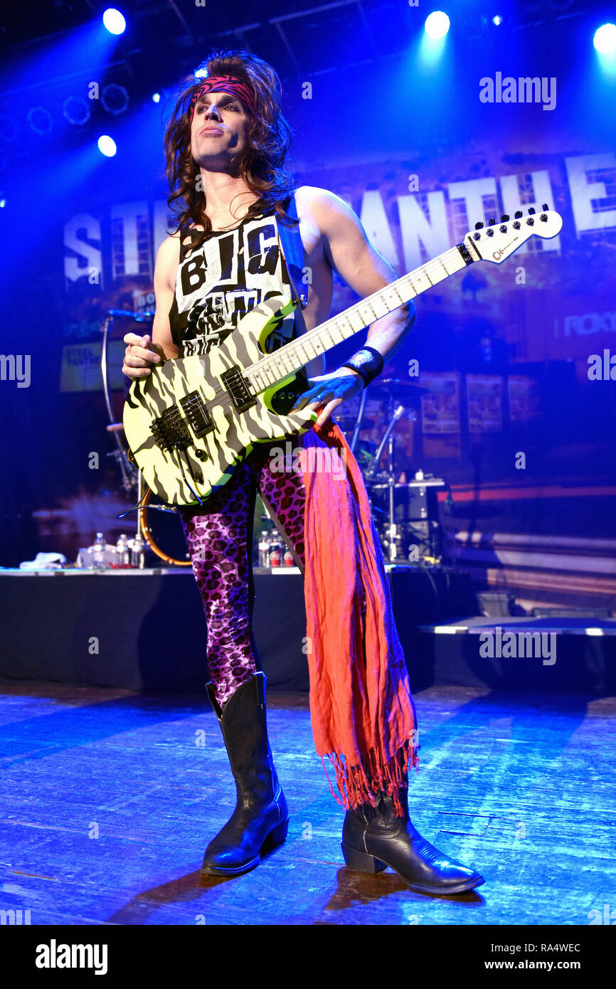 Garbo singer hi-res stock photography and images - Alamy