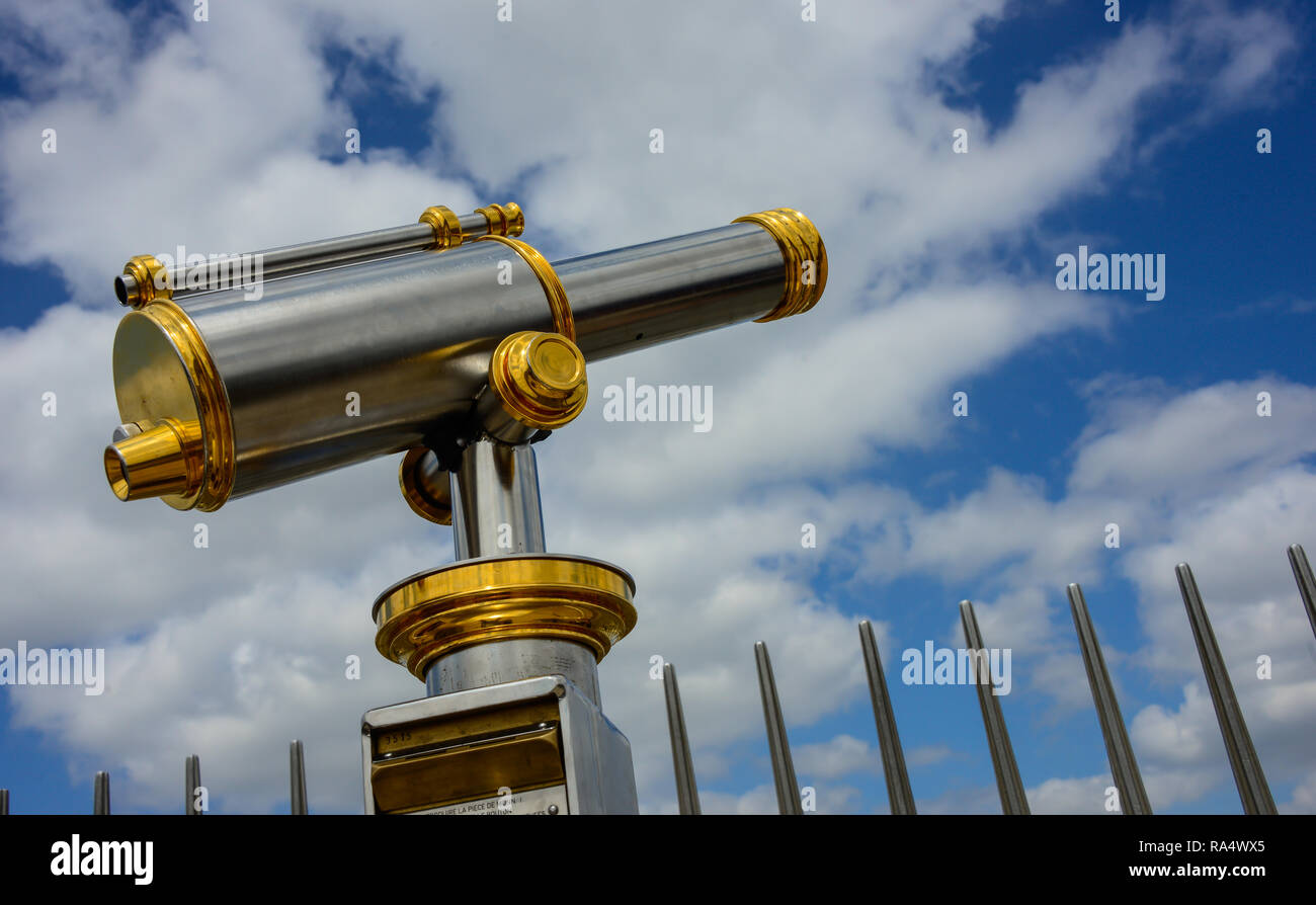 sightseeing Telescope looking into the sky view Stock Photo - Alamy