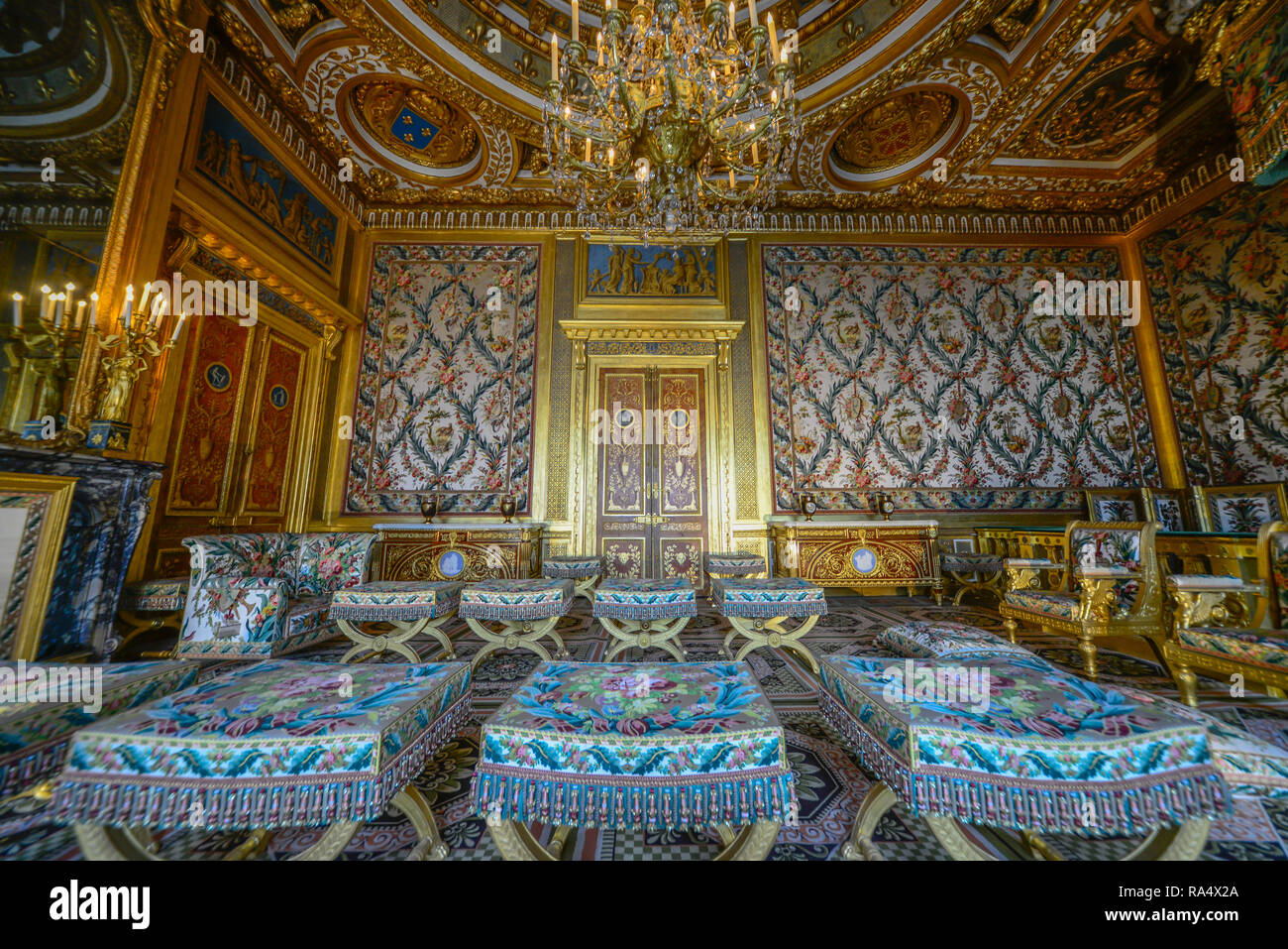 inside fontainbleau palace kings chamber Stock Photo - Alamy
