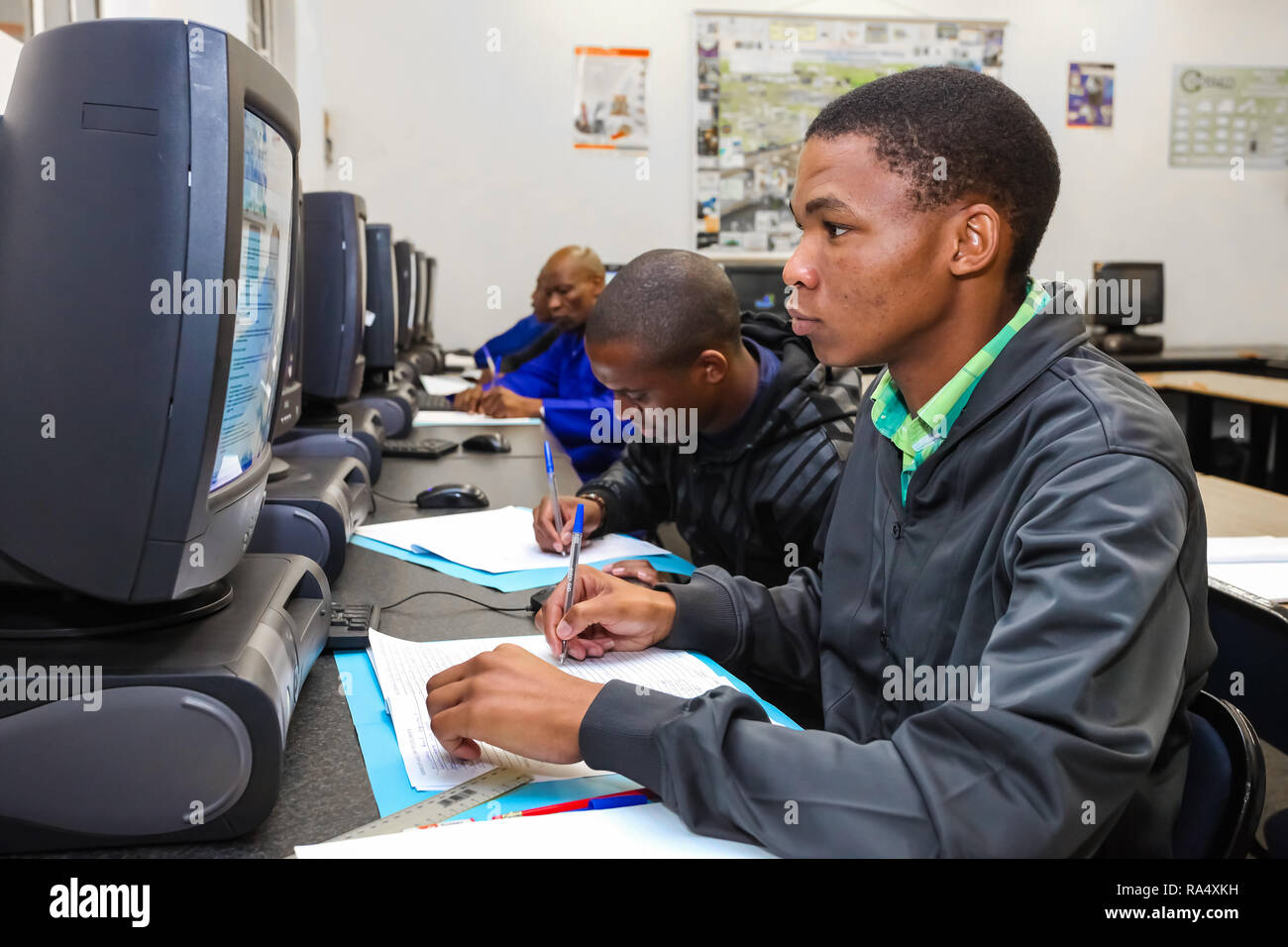 Computer training africa hi-res stock photography and images - Alamy