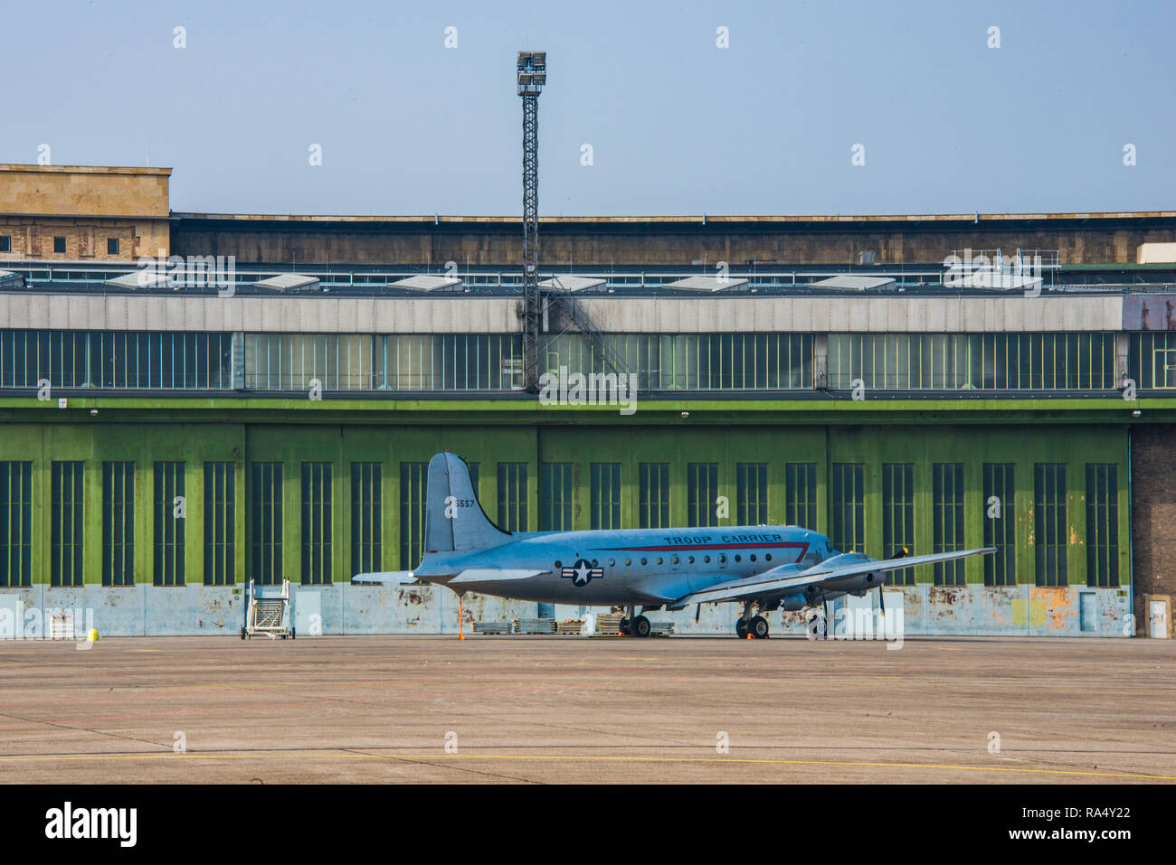 Blue airplain hi-res stock photography and images - Alamy