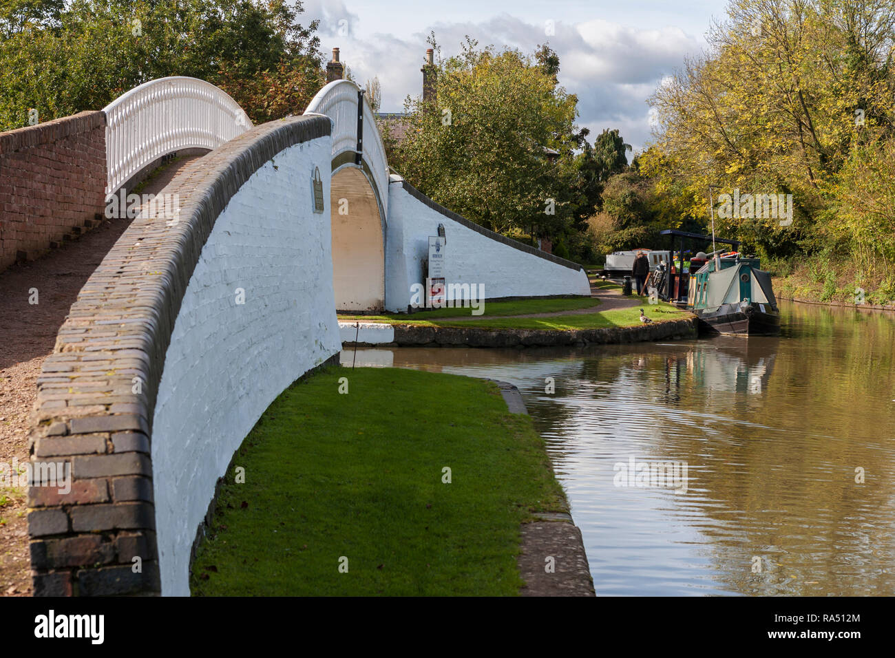 The entrance to Braunston Marina through the splendid 1834 bridge ...