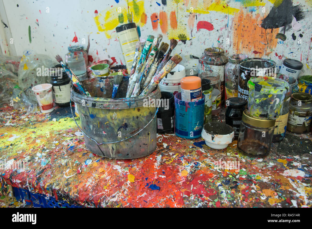 Messy art studio hi-res stock photography and images - Alamy