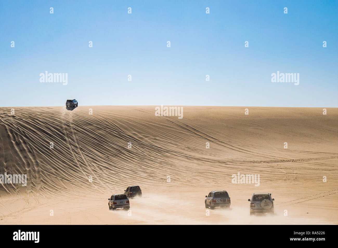 Car in libyan desert libya hi-res stock photography and images - Alamy