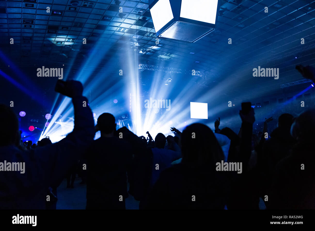 Audience looks hi-res stock photography and images - Alamy