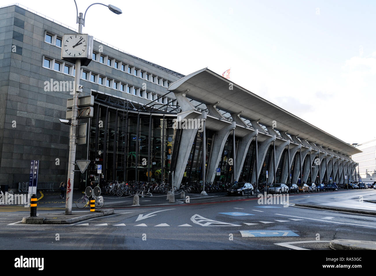 Mainline rail station hi-res stock photography and images - Alamy