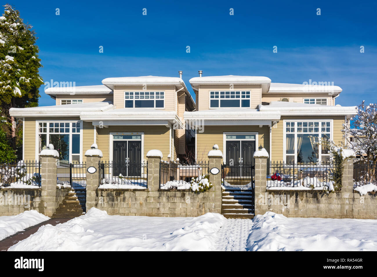 Duplex house hi-res stock photography and images - Alamy