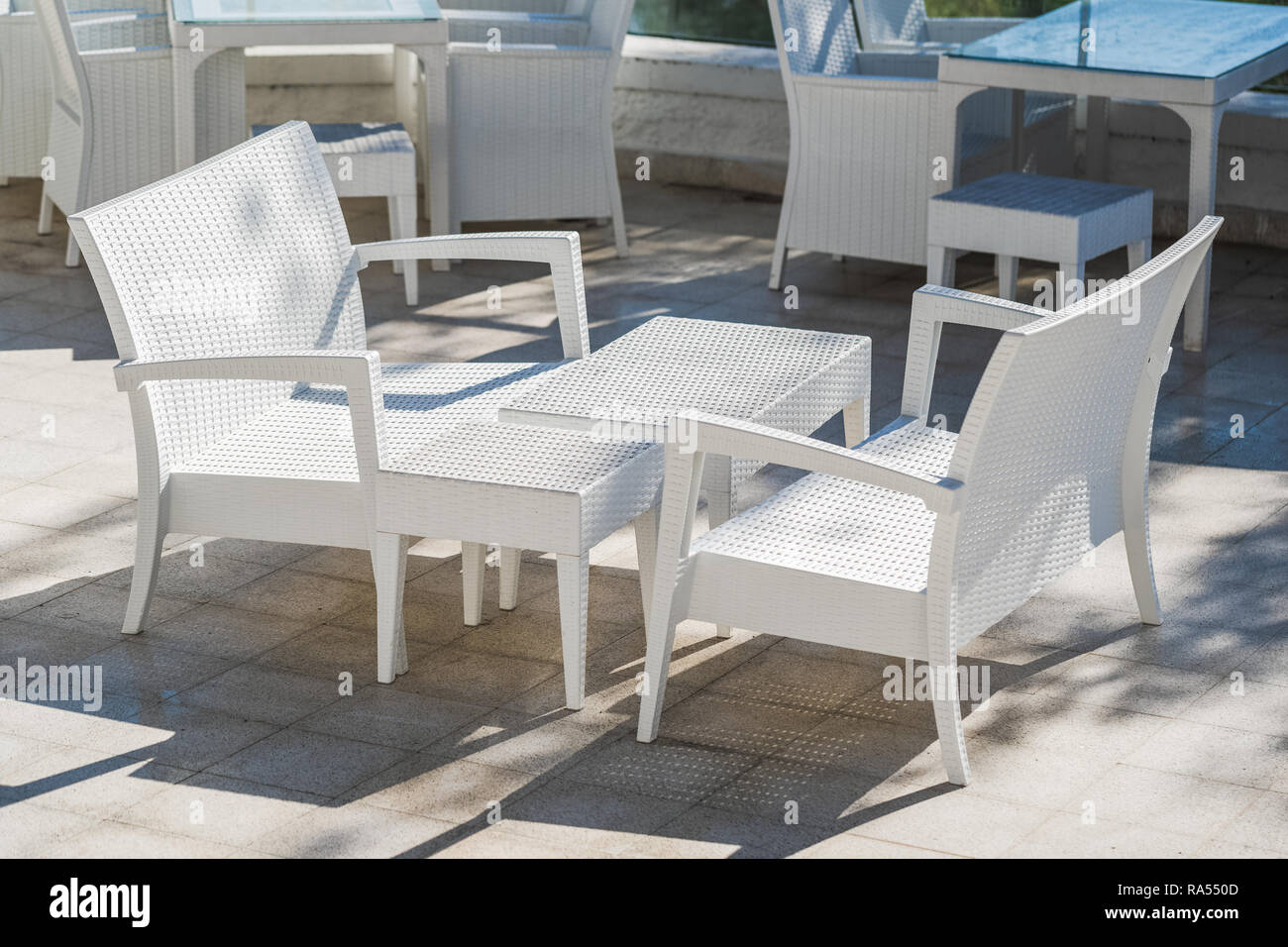 Modern cafe exterior hi-res stock photography and images - Alamy