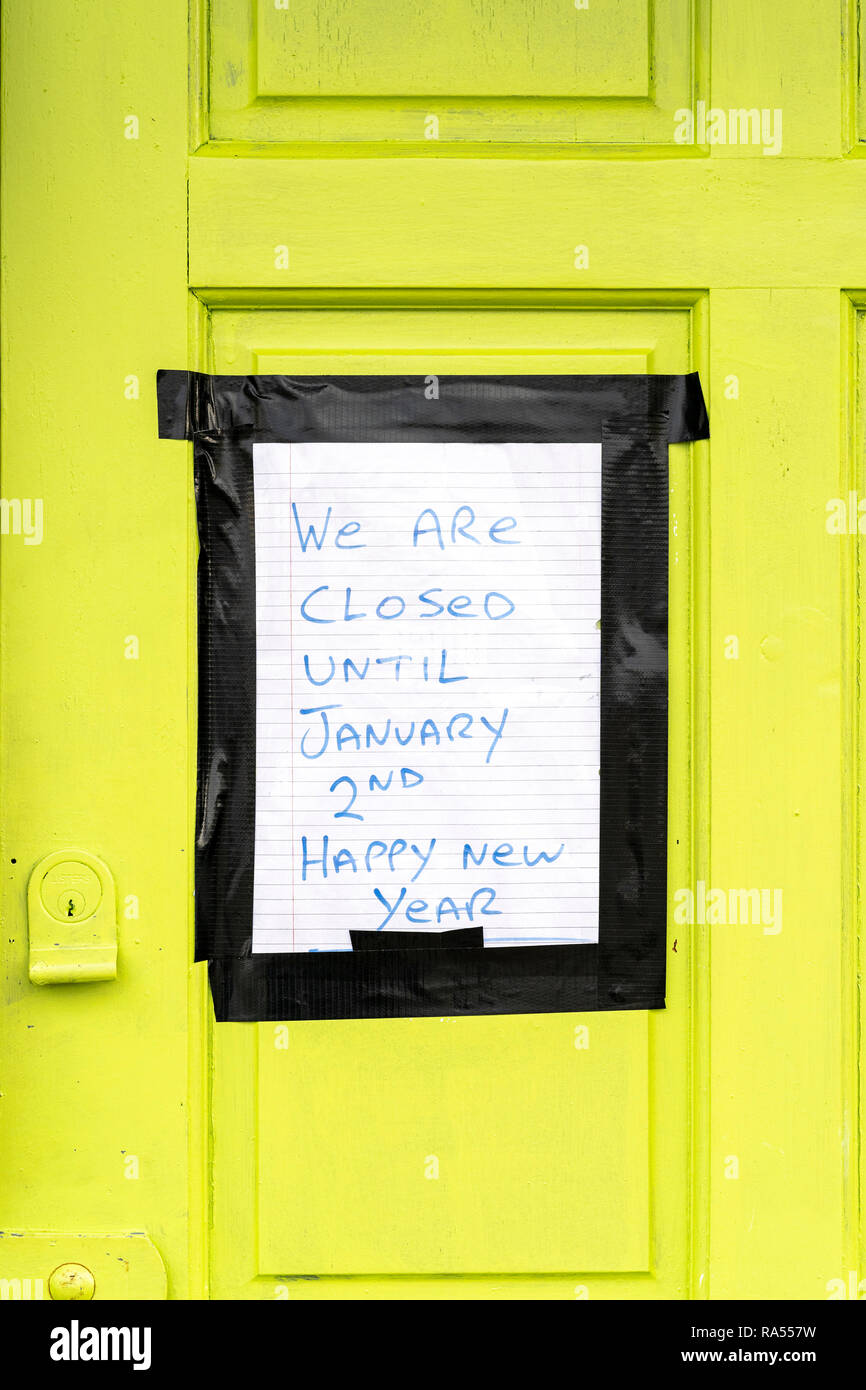 Paper closed sign hi-res stock photography and images - Alamy