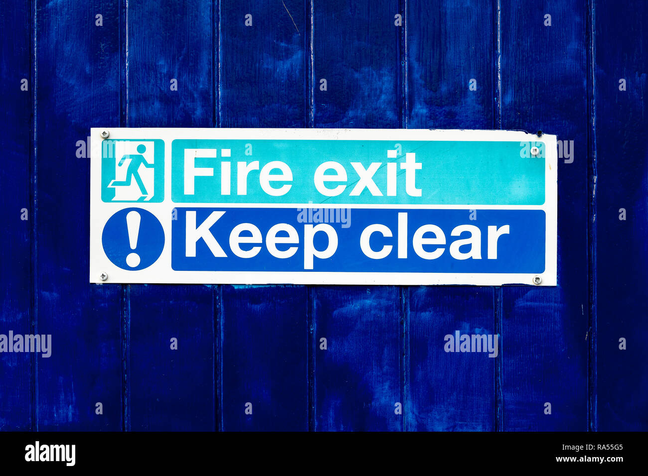 Fire exit door signage hi-res stock photography and images - Alamy