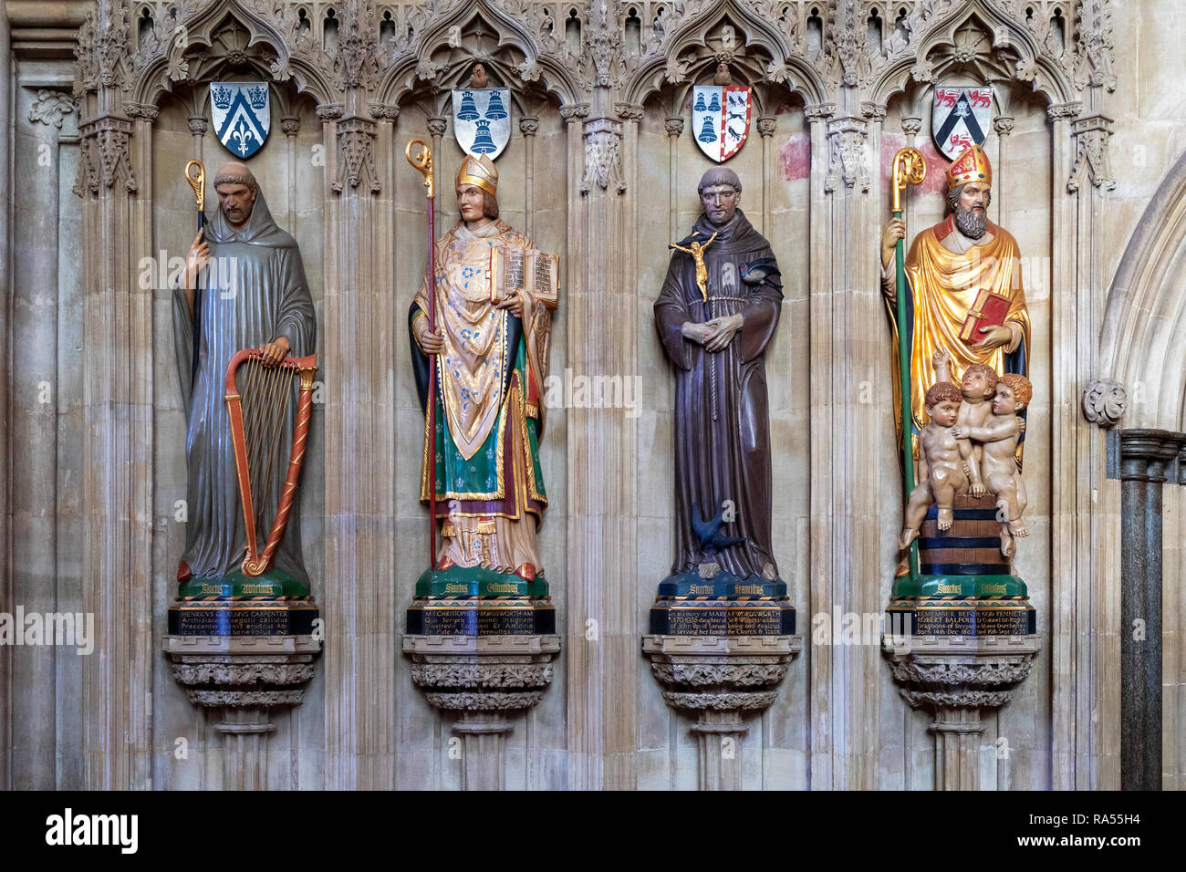 Salisbury cathedral and statue hi-res stock photography and images - Alamy