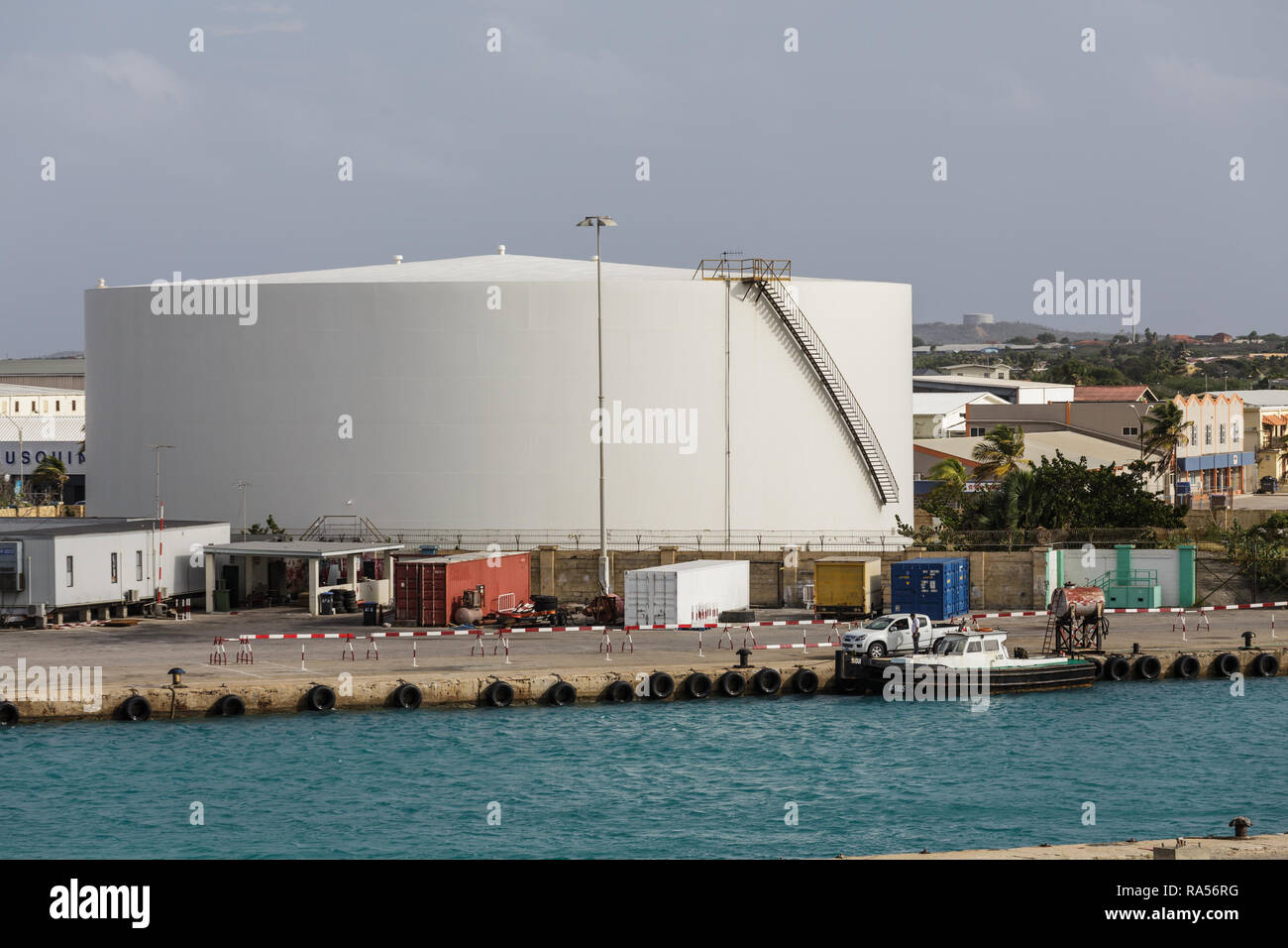 Aruba oil refinery hi-res stock photography and images - Alamy