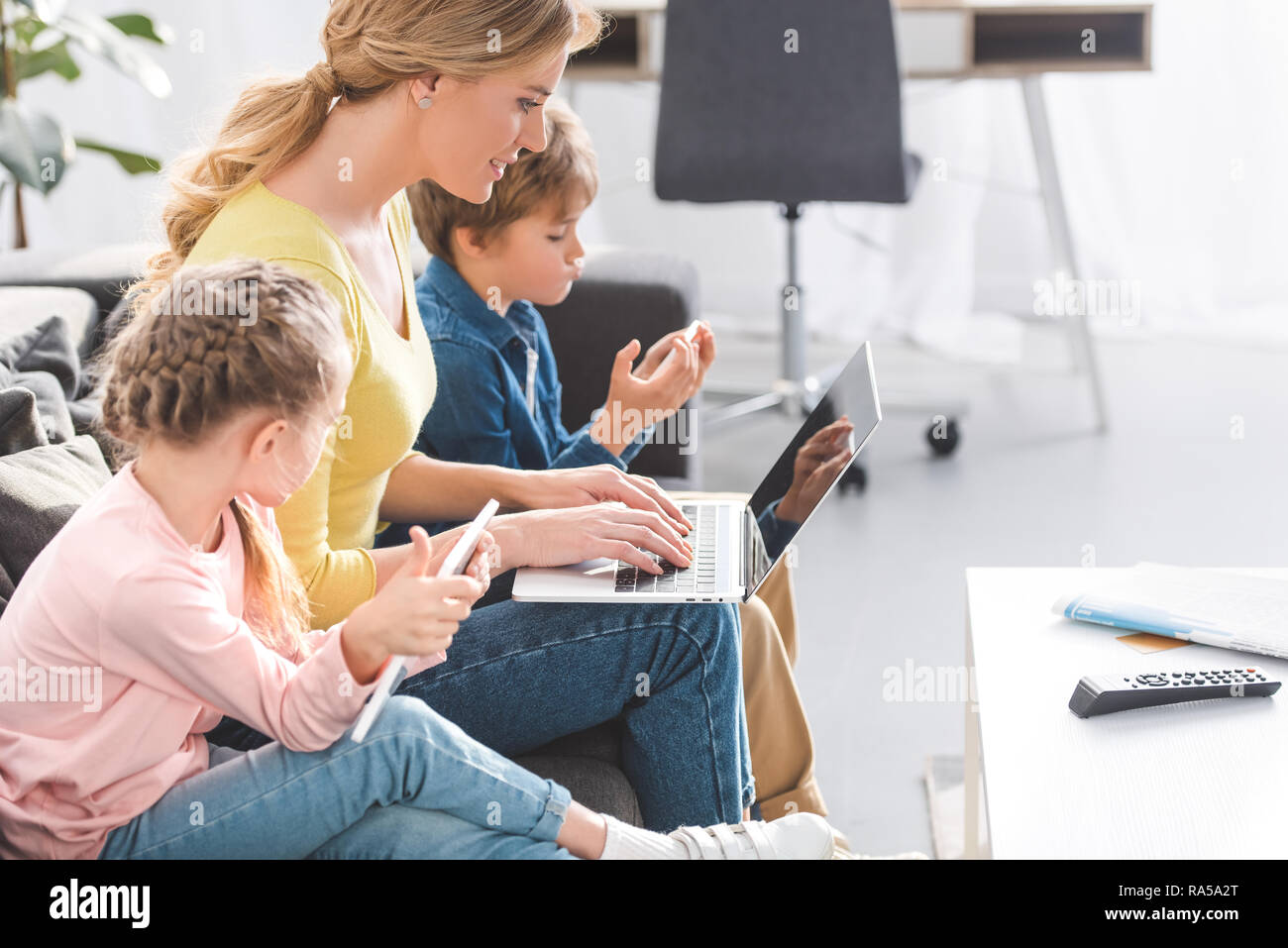 Children using digital devices hi-res stock photography and images - Alamy