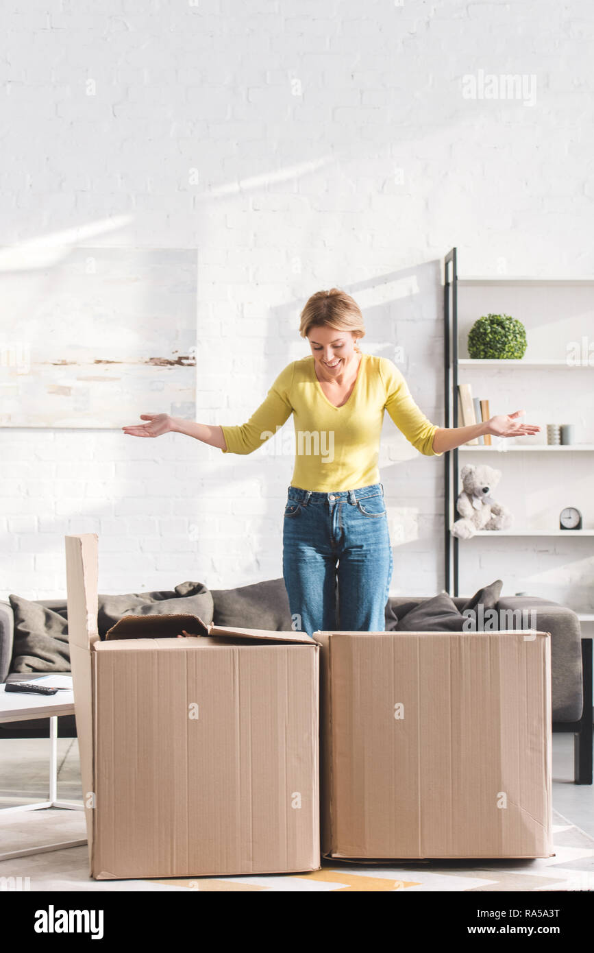 Kids hiding in cardboard hi-res stock photography and images - Alamy