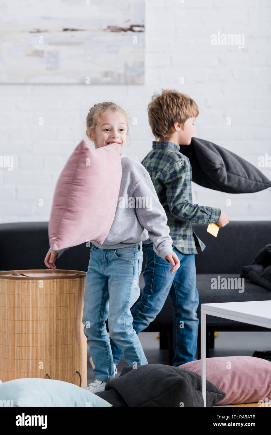 Siblings fighting hi-res stock photography and images - Alamy