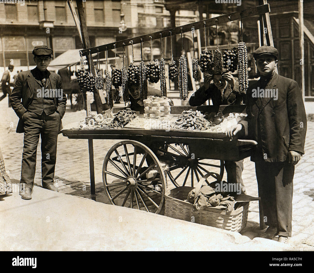 Italian cart, New York 1908 Stock Photo - Alamy